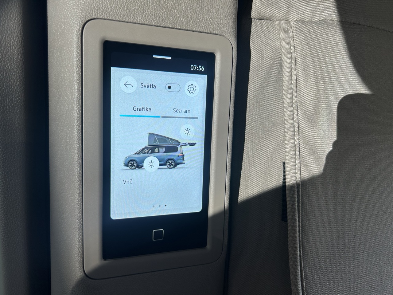 TEST VW California Beach Camper foto Žena v autě.cz_7595 ve velké ...